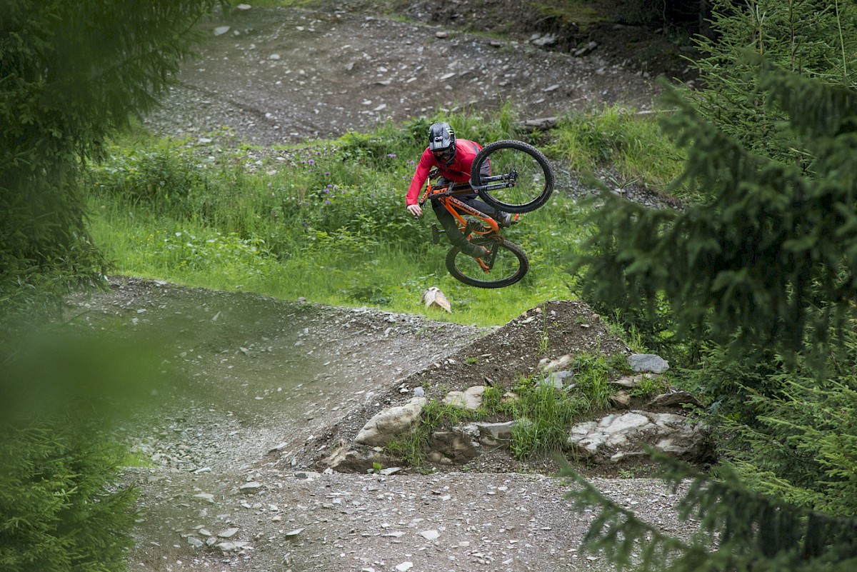 MTB Rider: Video: Sam Pilgrim ballert in Saalbach!